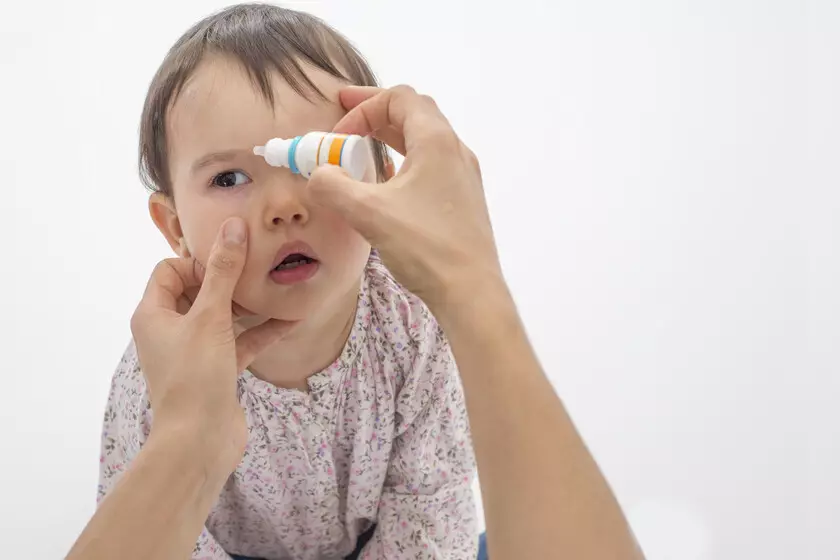 Conjunctivitis ing bayi lan bocah-bocah: apa amarga lan apa sing kudu ditindakake yen bocah duwe mata abang