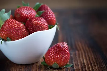 strawberries-baby-abincin