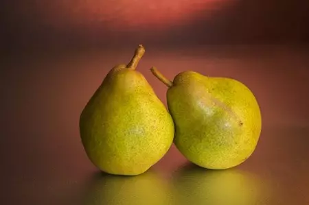 pear-feeding-me nyuam mos