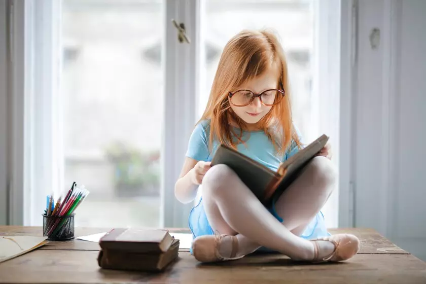 Early reading: when children learn to read earlier