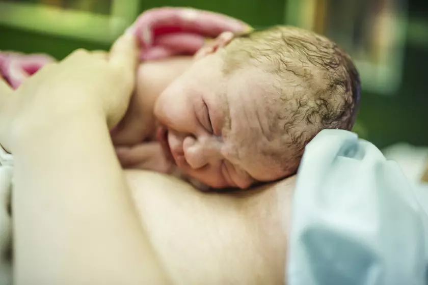 Videó egy baba születéséről a koronavírus közepén: a madridi közösség ajándéka, amely emlékeztet arra, hogy az élet megy tovább