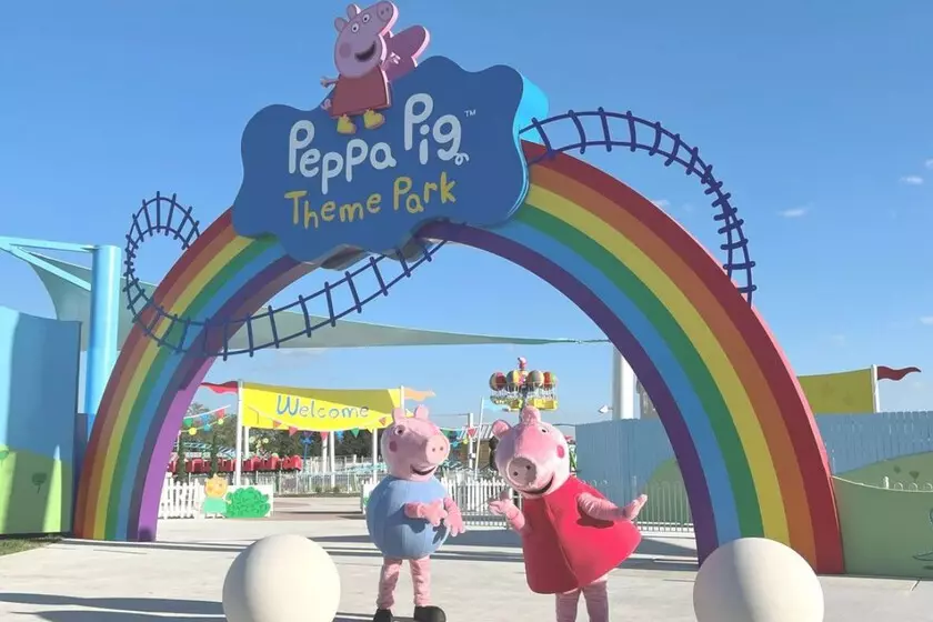 Floridā tiek atvērts tematiskais parks Peppa Pig — pārsteidzošs un jautrs atrakciju parks, kas veltīts Pepai un viņas draugiem