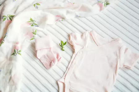 vêtements pour le bébé