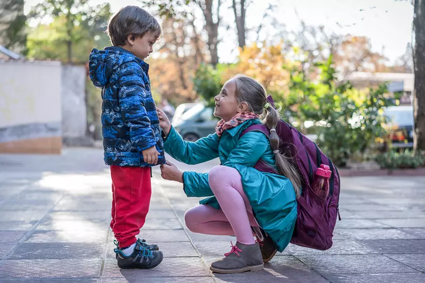 Pênc tiştên ku divê em zarokên xwe hîn bikin ku di pêşveçûna wan a exlaqî û exlaqî de alîkariya wan bikin