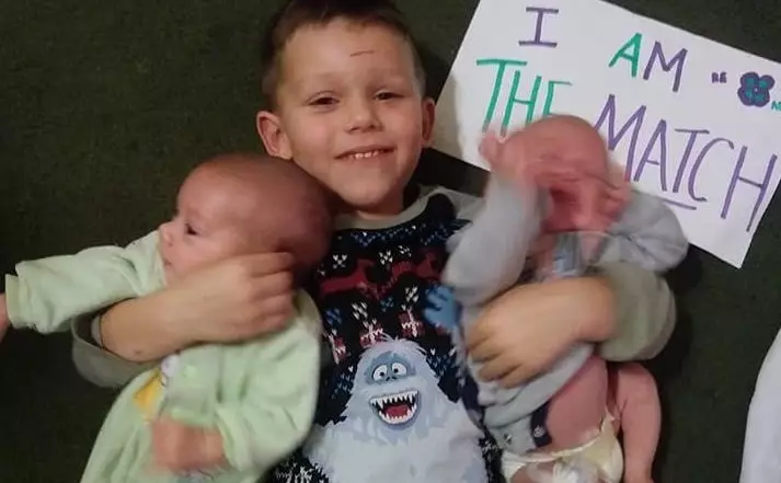 Dört yaşındaki bir çocuk, dört aylık ikiz kardeşlerinin hayatını kurtarmak için kemik iliğini bağışlayacak.