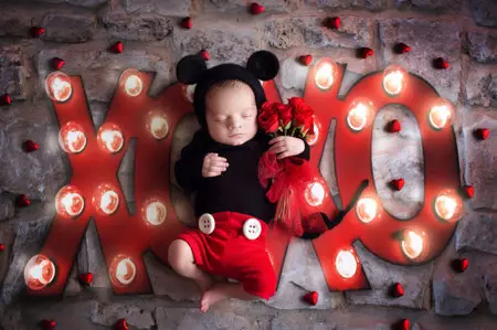 Sessione fotografica di San Valentino del bambino Minnie Topolino 3