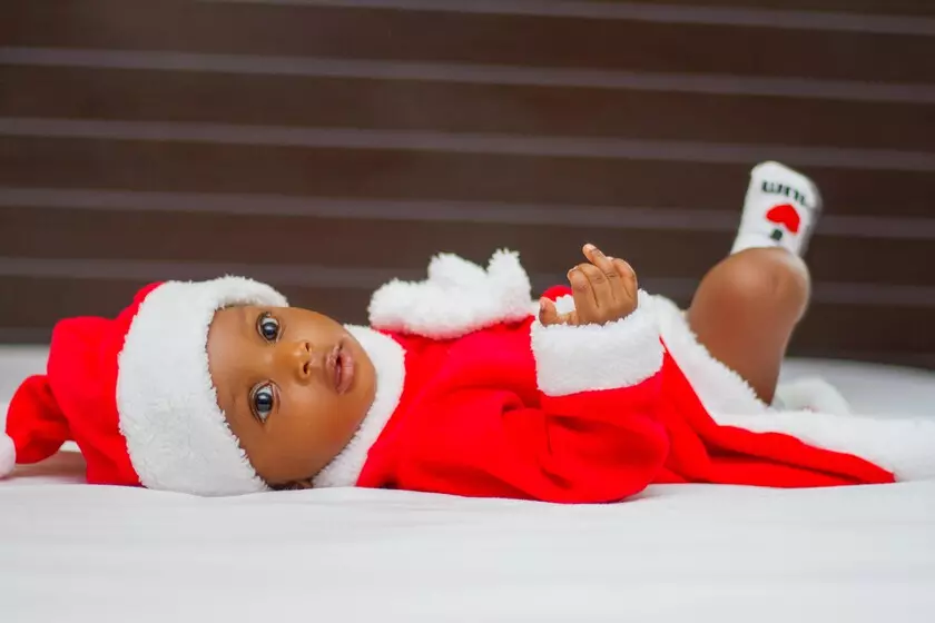 Kostum Natal anu pikaresepeun dimana bayi anu nembe lahir ka rumah sakit Florida nampi Natal anu munggaran