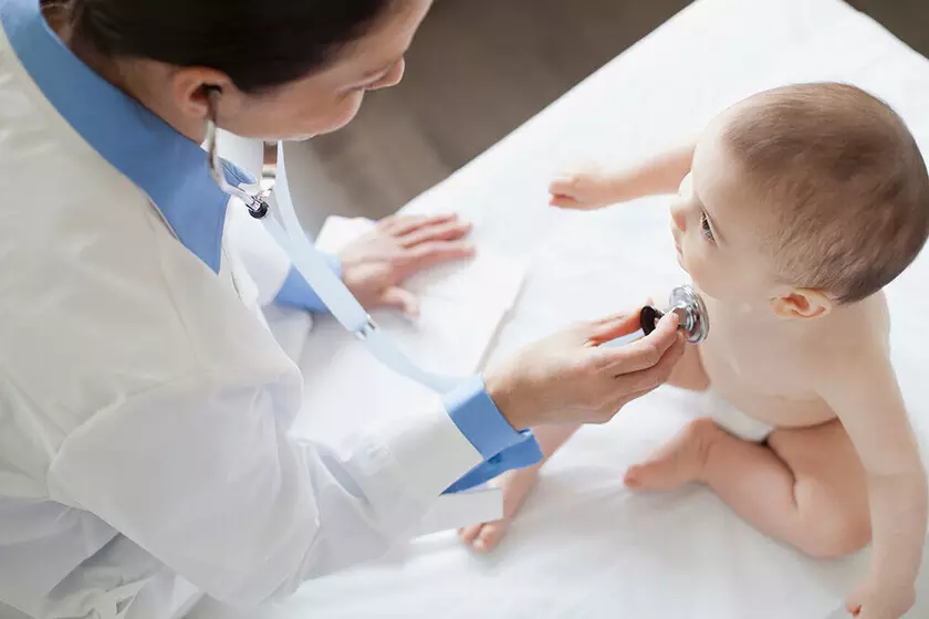 Cando os teus fillos encadean un 'itis' tras outro e ti te desesperas: a miña experiencia con dous bebés