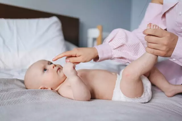 Sådan slapper du af din baby sidst på dagen, så han sover bedre