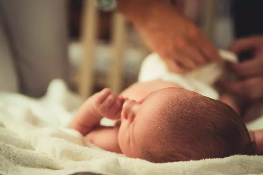 Roditelji oporavljaju svoju biološku kćer nakon što je klinika greškom implantirala ženi embrion drugog para