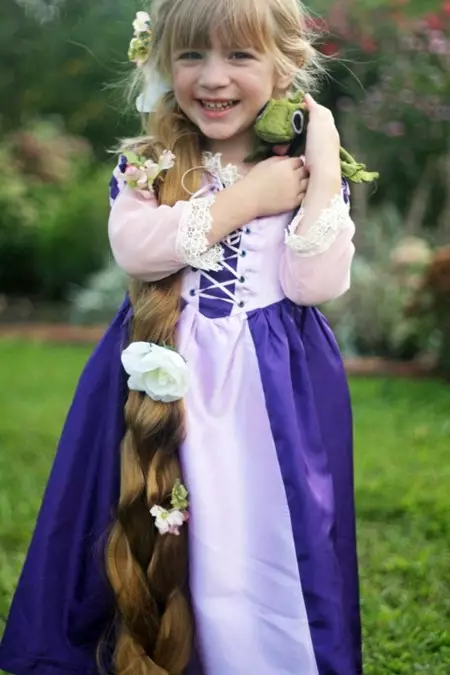 Rapunzel - पोशाक