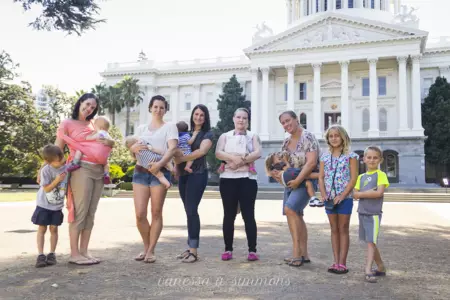 Sacramento Hợp pháp hóa việc cho con bú nơi công cộng