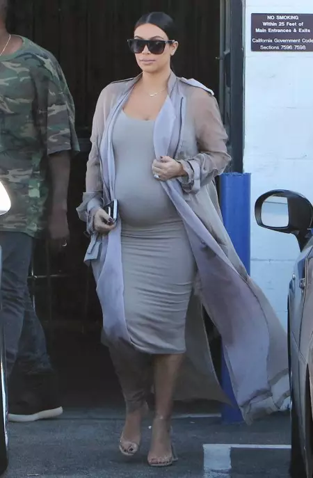 Kim Kardashian dan bagaimana tidak berpakaian semasa kehamilan 15787_12