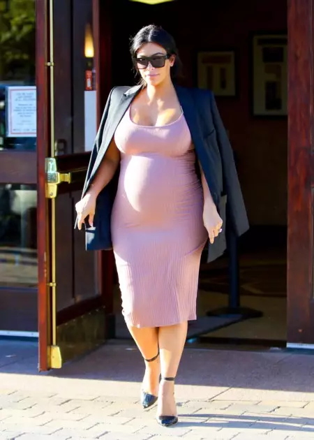 Kim Kardashian và cách không mặc khi mang thai 15787_13