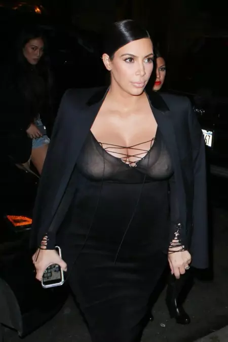 Kim Kardashian ແລະວິທີການບໍ່ແຕ່ງຕົວໃນເວລາຖືພາ 15787_15