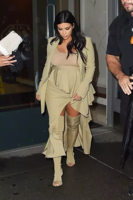 Kim Kardashian kaj kiel ne vesti dum gravedeco 15787_17