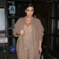 Kim Kardashian izrez za trudnice