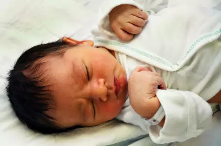 Egy új tanulmány szerint az epidurál veszélyes lehet a csecsemőkre