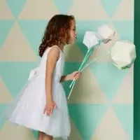 Vestido de menina de tule branco