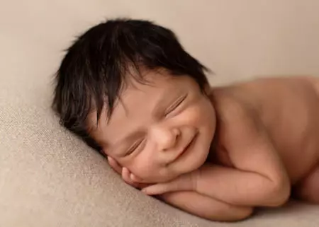 Underbar serie fotografier av nyfödda leende 16530_12