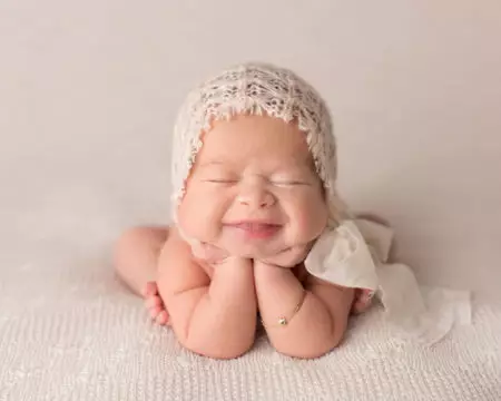 Fantastisk serie bilder av nyfødte som smiler 16530_16
