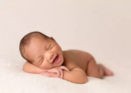 Fantastisk serie bilder av nyfødte som smiler 16530_18