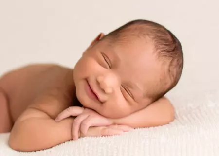 Fantastisk serie bilder av nyfødte som smiler 16530_19