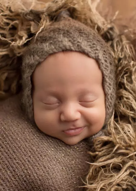 Fantastisk serie bilder av nyfødte som smiler 16530_21