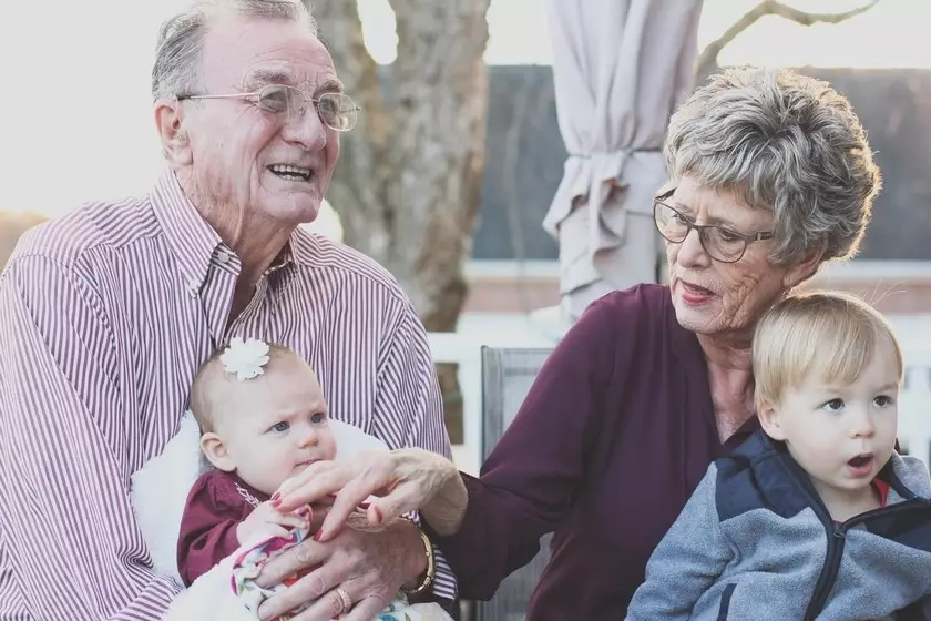 Syndrome du grand-père esclave : des grands-parents débordés par la garde des petits-enfants