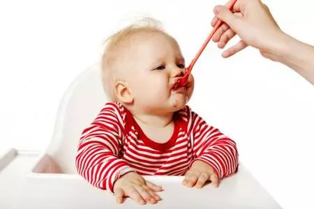 kūdikio persivalgymas