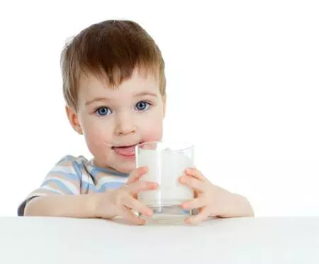 Intoleransi laktosa amarga ngombe susu tanpa laktosa