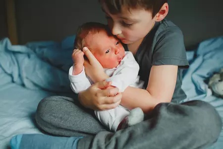 The infinite tenderness that only a baby and his brother can transmit in 27 images 18851_29