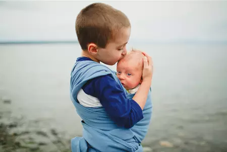 The infinite tenderness that only a baby and his brother can transmit in 27 images 18851_37