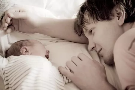 I bambini si svegliano di notte per impedire alla mamma di rimanere incinta di nuovo, dice l'esperto?