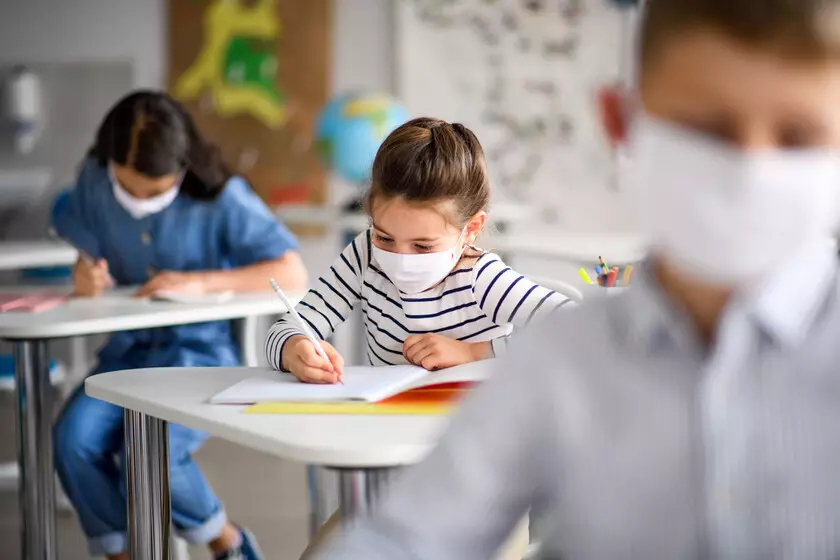 Pediatrik ngusulake mundur progresif topeng ing kelas