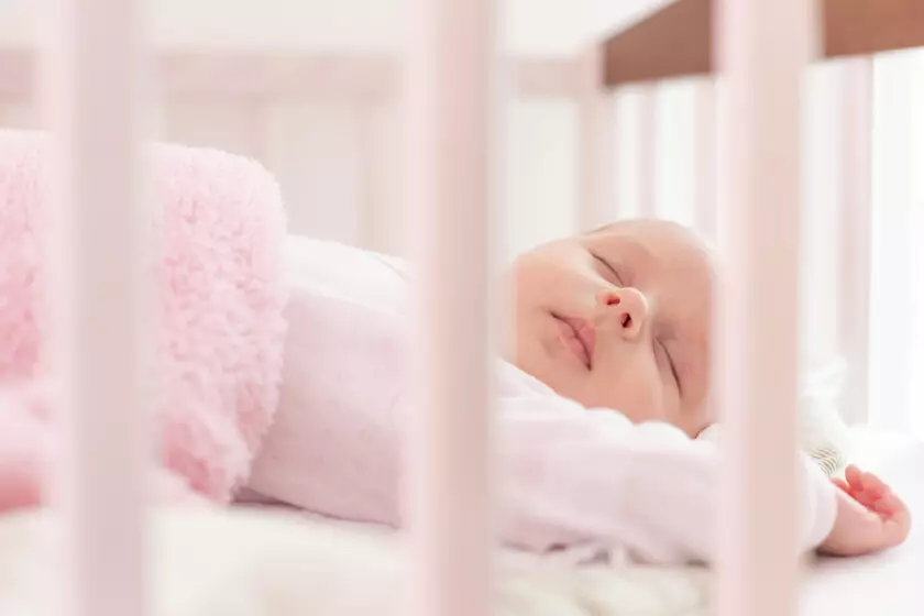 Kako natjerati bebu da bolje spava noću, a i roditelje