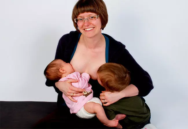 Producerer kvinder, der ammer under graviditeten råmælk til den nye baby?