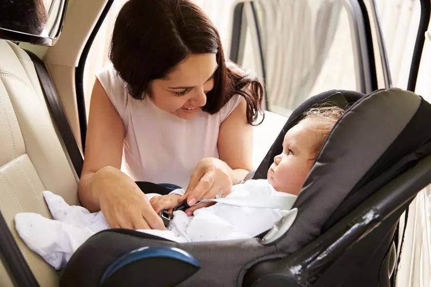 Bilbarnstolar: den grundläggande informationen som varje förälder bör känna till