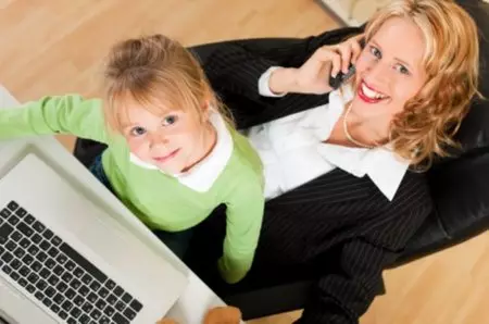 mãe empreendedora com sua filha