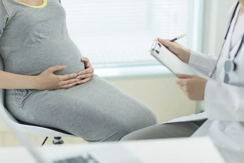მას ეგონა, რომ წონაში მოიმატა მშობიარობის გამო, მაგრამ როდესაც ექიმთან მივიდა, იმშობიარა ისე, რომ ორსულად იყო