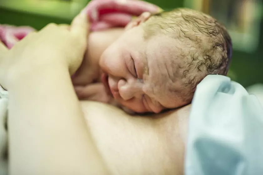 Kesihatan mengemas kini protokol penghantarannya dan mengesyorkan untuk tidak memisahkan ibu dengan Covid daripada bayi yang baru lahir