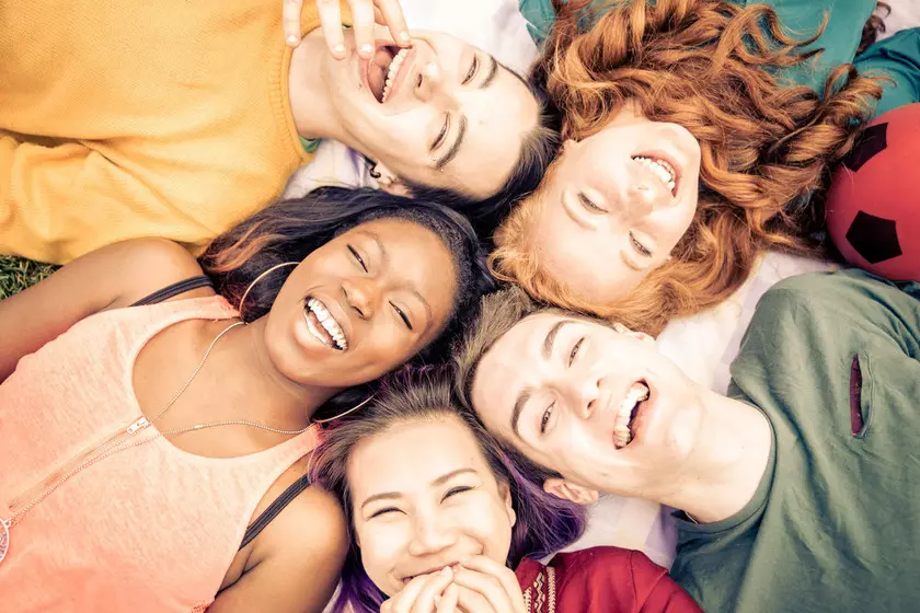 Vriendschappen in de adolescentie: waarom ze belangrijk zijn en hoe wij ouders moeten omgaan met de vrienden van onze kinderen