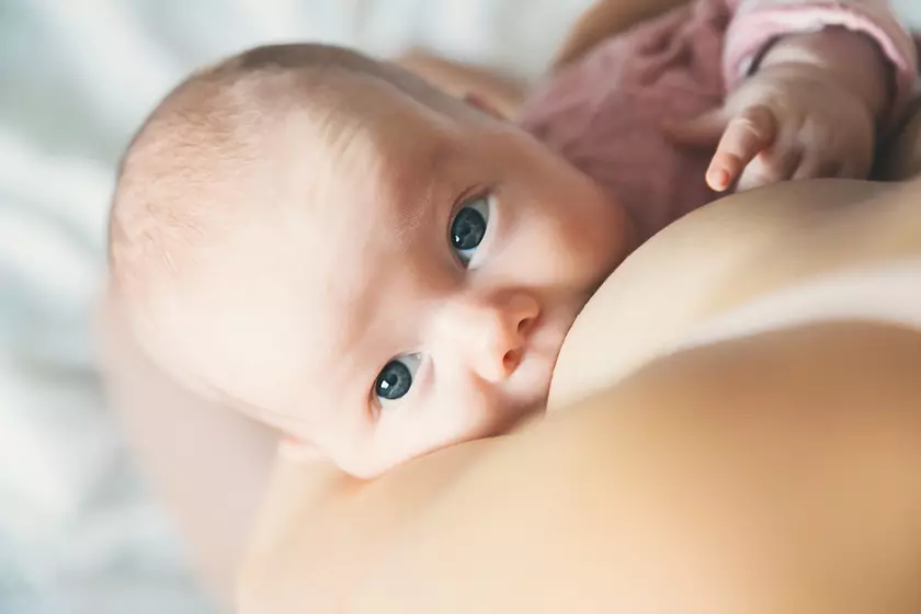 Eksperyans fre ak senp sa a montre kijan lèt tete chanje pandan l ap bay tibebe w la pou l adapte ak bezwen tibebe w la