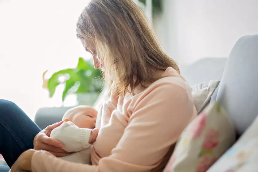 Groei spurts yn de poppe: wat te dwaan yn in boarstfieding krisis