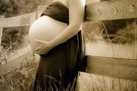 妊娠中の写真：妊娠中の女性の別の貴重な写真