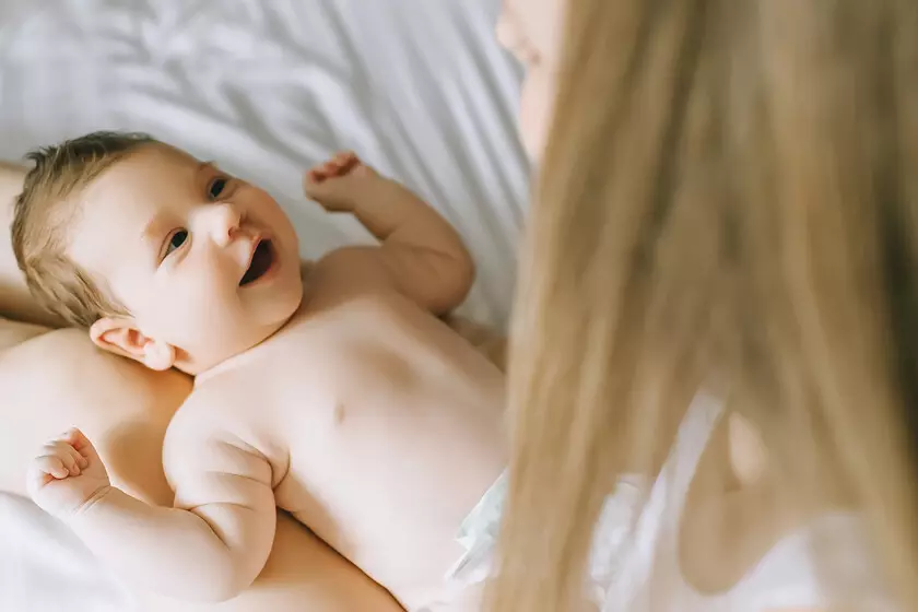 Kepiye carane ngerti yen perkembangan bayi saya normal?