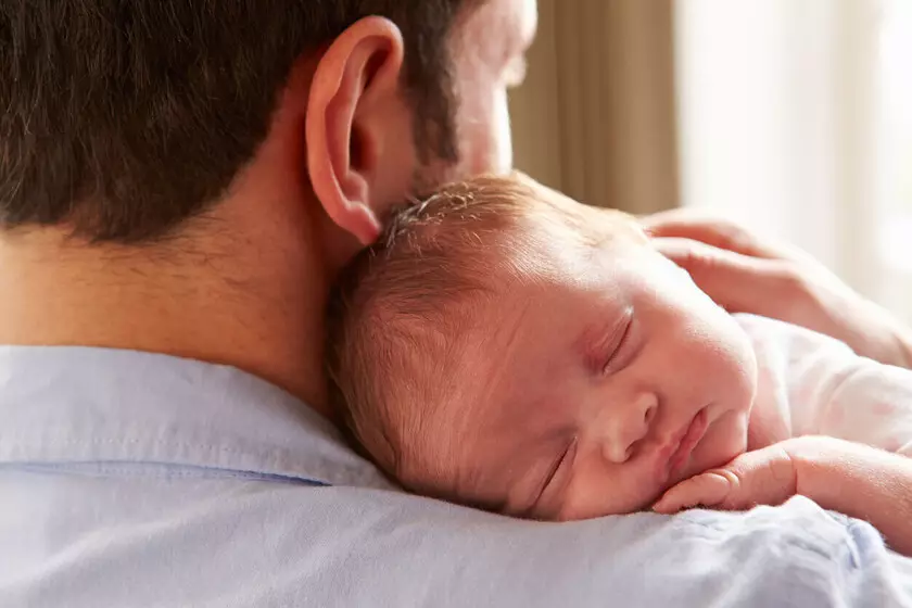 Riconoscono il diritto al beneficio della maternità, oltre alla paternità, al padre di una bambina nata da maternità surrogata