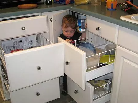 5-reorganizing-the-kitchen.jpg