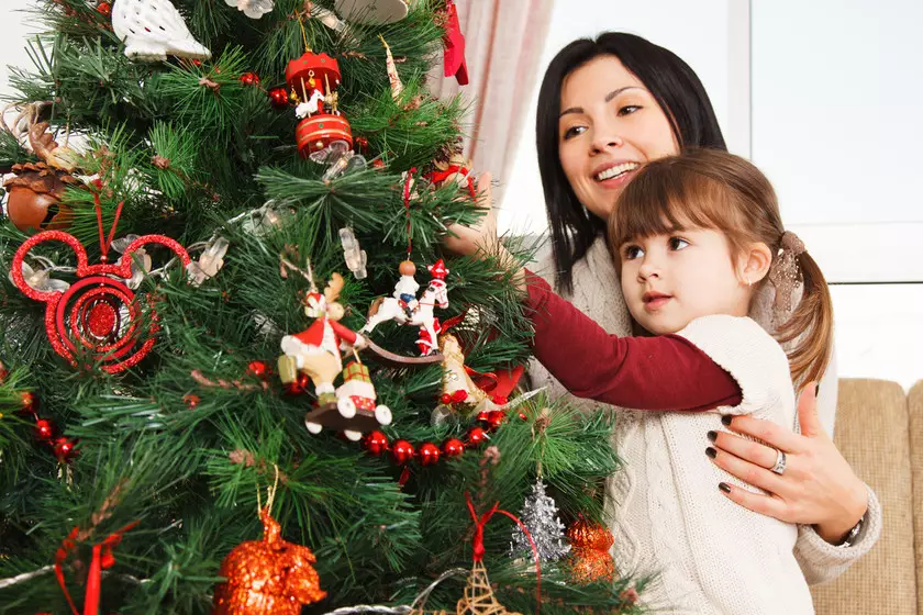 Orang yang menghias rumah mereka lebih awal daripada masa Krismas adalah lebih gembira dan lebih bergaul, kata kajian