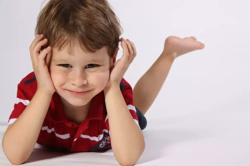 Os meninos realmente têm um aumento de testosterona aos quatro anos?